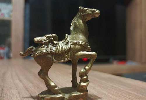 Бронзовая статуэтка лошадь с цикадой