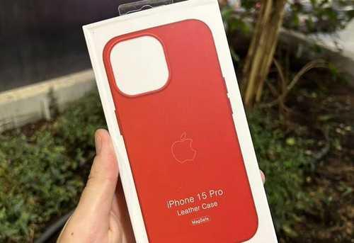 Кожаный чехол на iPhone 15 Pro Max красный