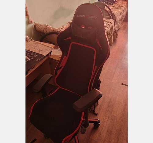 Игровое кресло Dxracer