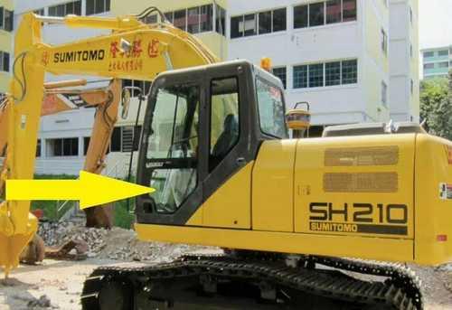 Стекло дверное нижнее левое sumitomo SH 210