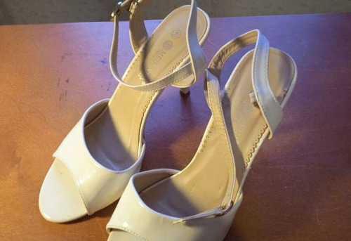 Белые туфли Medanna 40 размер