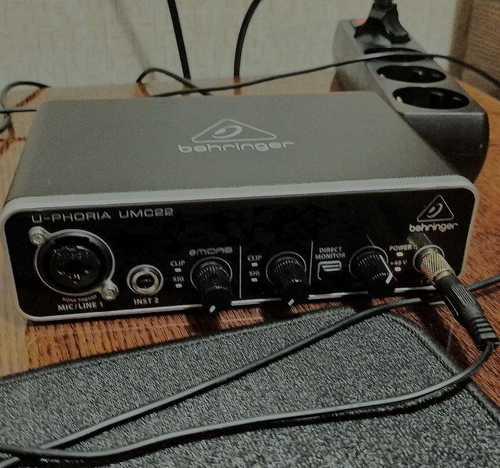 Звуковая карта behringer u phoria umc22