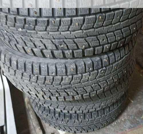 Dunlop SP Winter Ice 01 18.00/70 R14