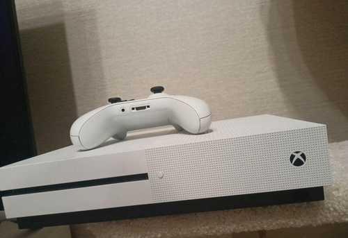 Xbox One s с джойстиками и игры