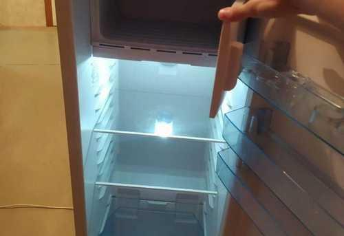 Холодильник маленький