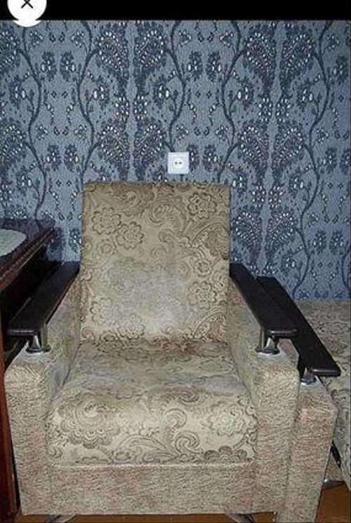 Чистое приличное кресло