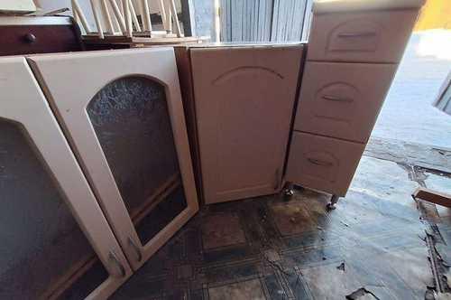 Три кухонных шкафчика(два навесных угловые) достав