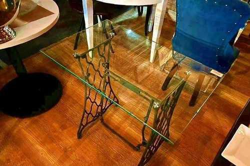 Стеклянный стол на чугунном подстолье Zinger