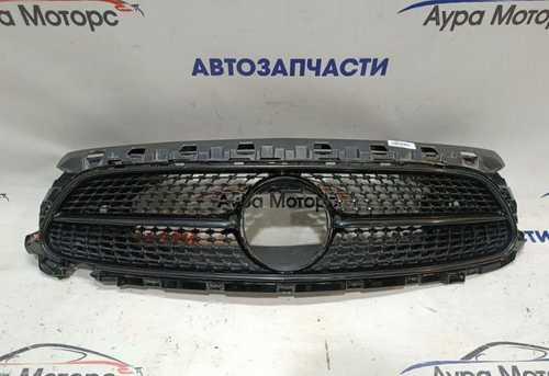 Решетка радиатора передняя Mercedes-Benz E-Class