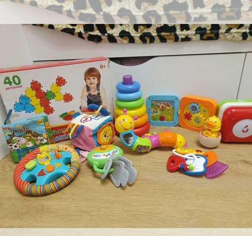 Развивающие игрушки для малышей пакетом