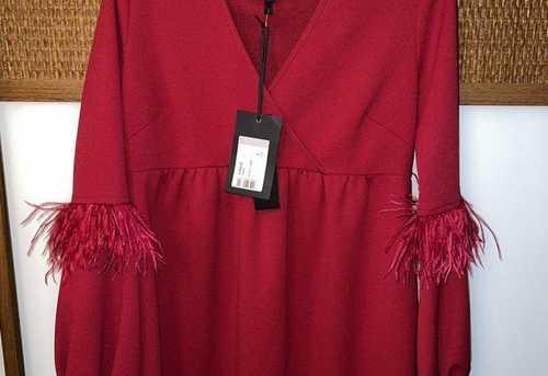 Красное платье с перьями calista