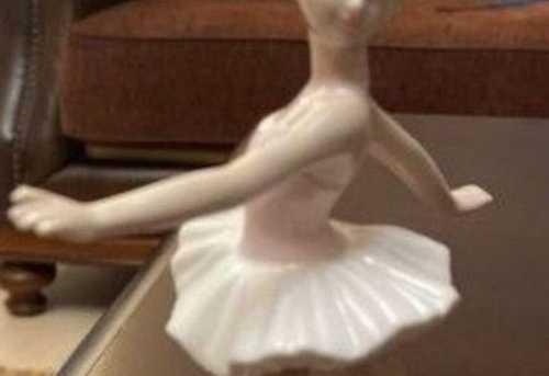 Статуэтка юная балерина