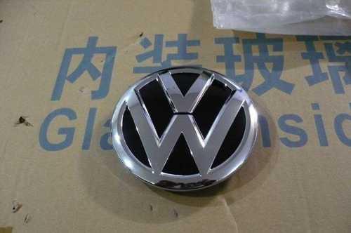 Volkswagen Polo Эмблема решетки радиатора новая