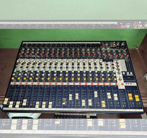 Микшерный пульт Soundcraft efx 16