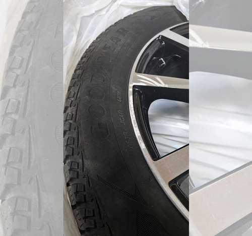 Goodyear UltraGrip Ice 215/55 R17 90T