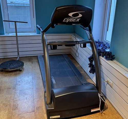 Беговая дорожка cybex 450T