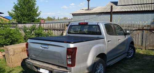 Жесткая трехсекционная крышка Isuzu D-Max