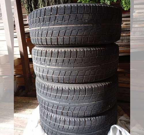 Bridgestone Blizzak Revo2 215/65 R16