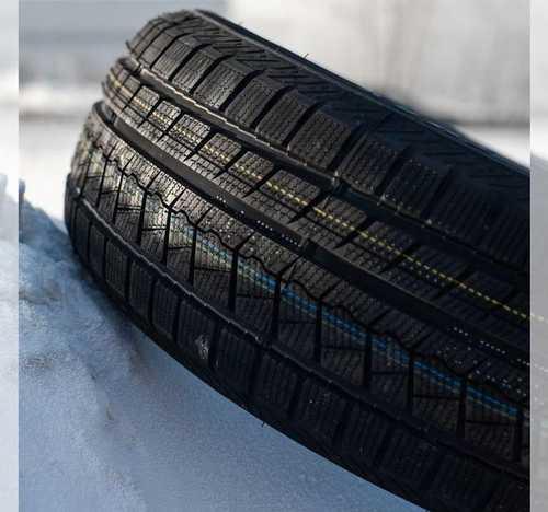 Zmax Icepioneer 868 215/70 R15 98T