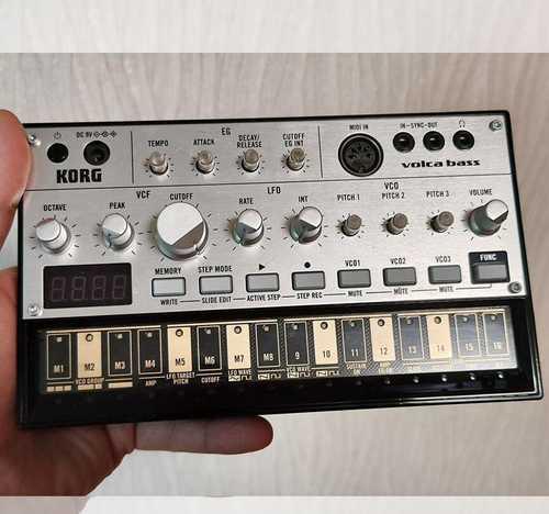 Аналоговый синтезатор Korg Volca Bass