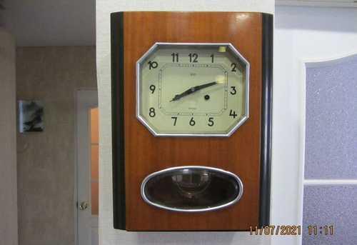 Часы старинные настенные Янтарь 1965 год
