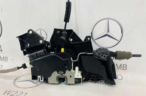 Замок двери передний правый Mercedes W204