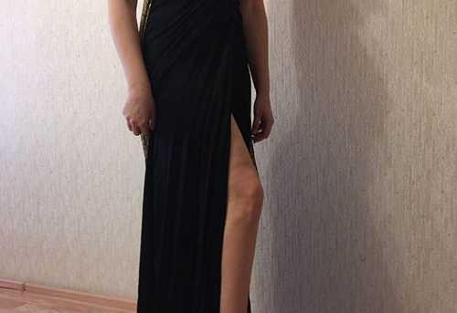 Вечернее платье в пол с высоким разрезом на ноге