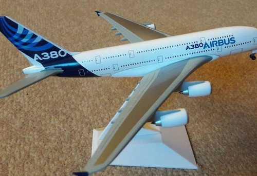 Модель самолета Airbus 380