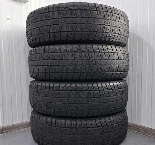 Roadstone Winguard Ice SUV 215/70 R16