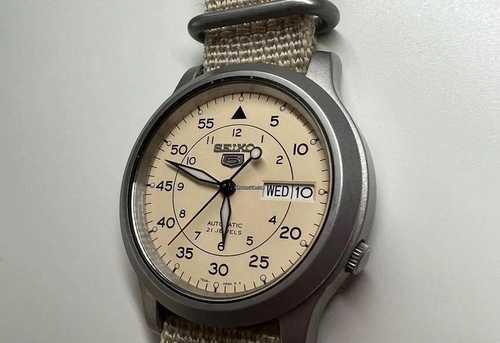 Наручные мужские часы Seiko 5 SNK803K2