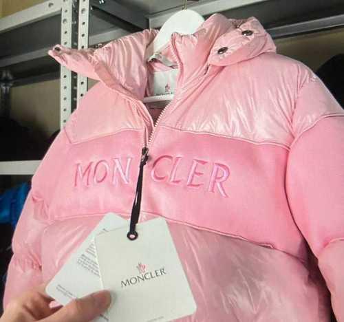 Пуховик женский Moncler