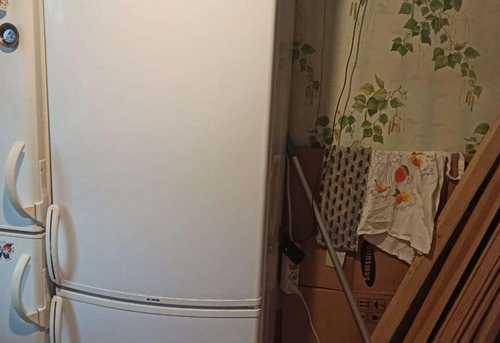 Холодильник Whirlpool 186 см