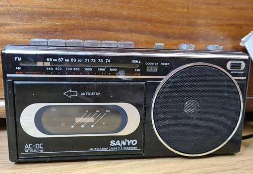 Портативная кассетная магнитола Sanyo M2670F