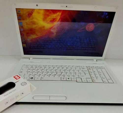 Большой белоснежный ноутбук Toshiba на i3,ssd,8gb