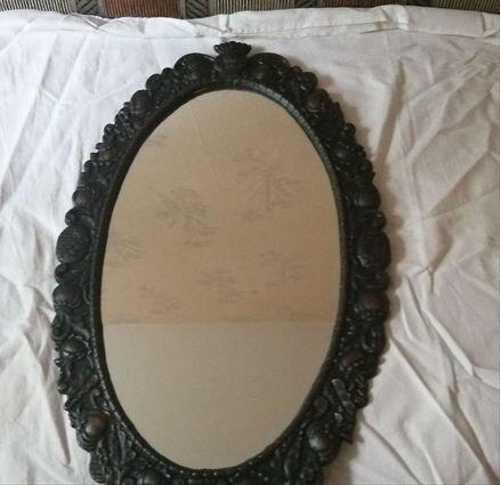 Винтажное зеркало в металлической раме