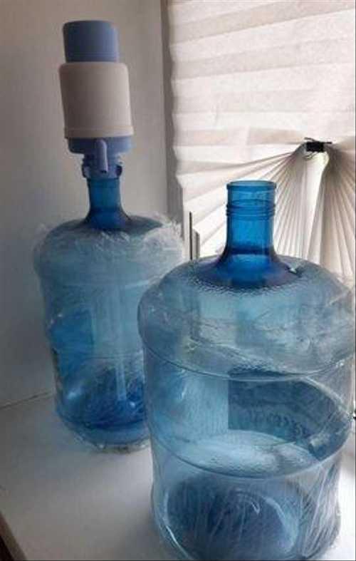 Бутылки под воду 19 литров. Столик под бутыль 19л. Подставка под бутыль воды 19 литров. Вещи из бутылей 19 литров. Декоративная бутылка под воду 19 литров.
