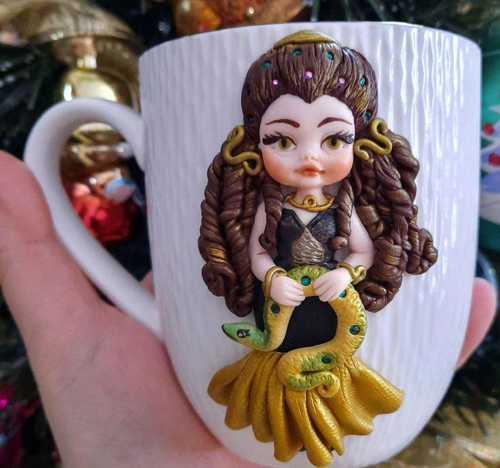 Девочка змея на кружке