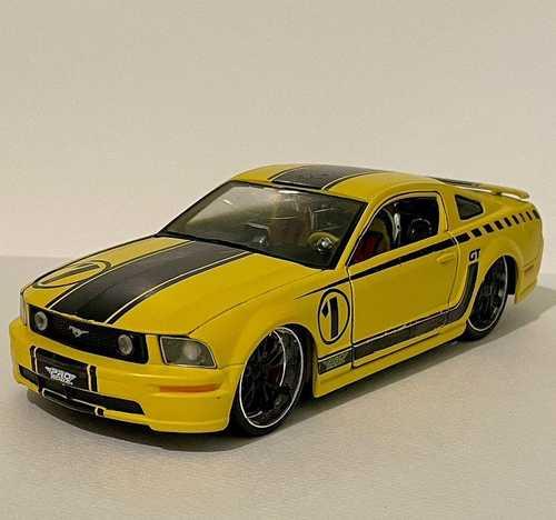 Модель Ford Mustang 1:24 Maisto