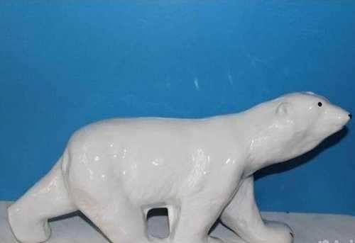 Фарфоровая статуэтка белый медведь большой