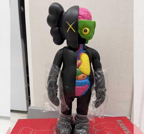 Коллекционная фигурка Kaws (Black) 37