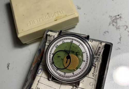 Комплект:часы Ракета-Коперник день нефрит СССР