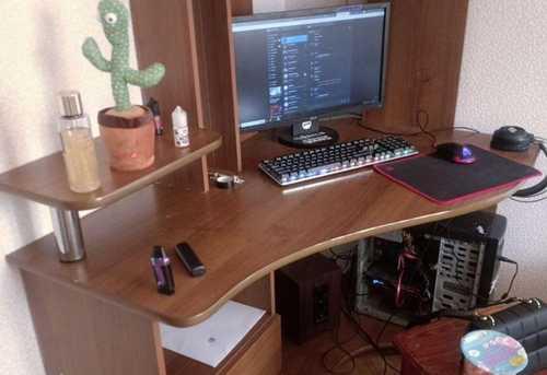 Компьютерный стол с полками и ящиками