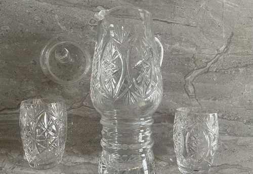 Хрустальный кувшин с двумя стаканами
