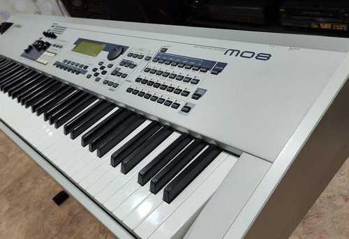 Синтезатор Yamaha MO8 (88кл)