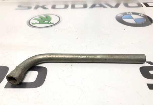 Баллонный ключ Skoda Octavia A5 (1Z) 2011