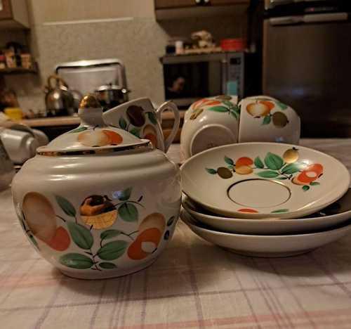 Фарфор СССР.6 чайных пар,сахарница