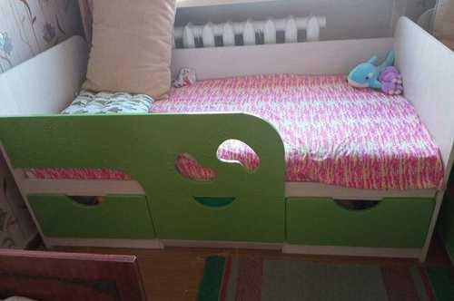 Детская раскладная кровать с матрасом и бортиками
