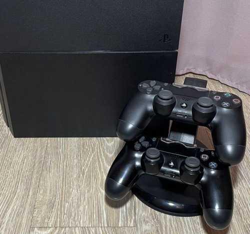 Sony PS4   70 игр   2 геймпада