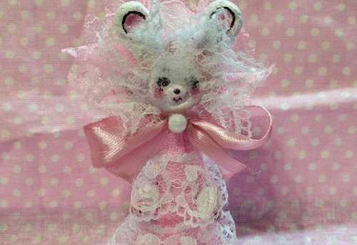 Заяц из папье-маше в розовом платье с кружевом