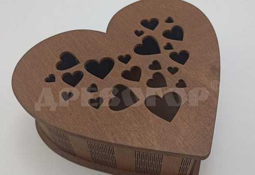 Коробка деревянная в форме сердца
